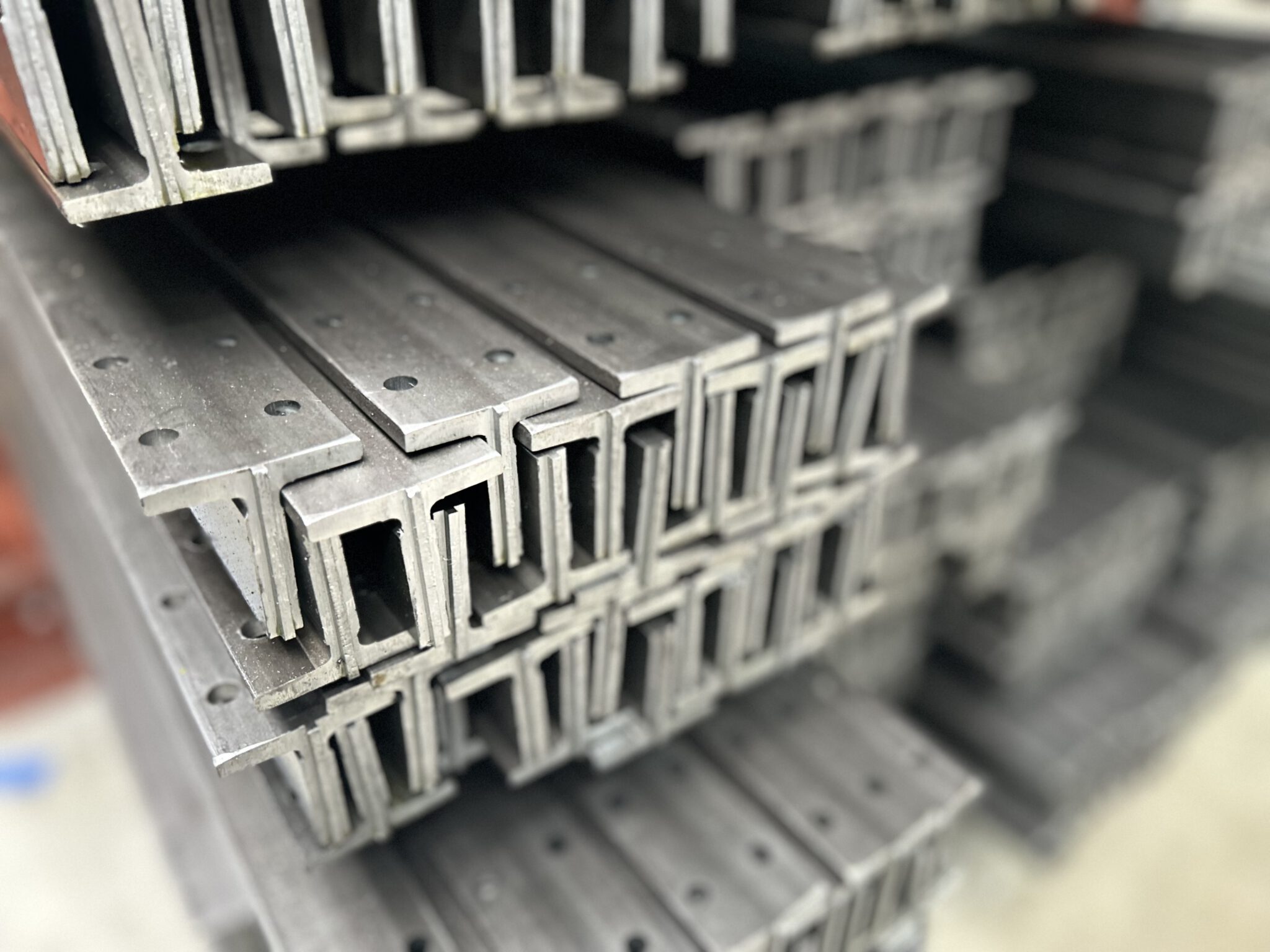 Kaltgezogene Aufzugsführungsschienen – SAVERA GERMANY GmbH Hoyerswerda ...